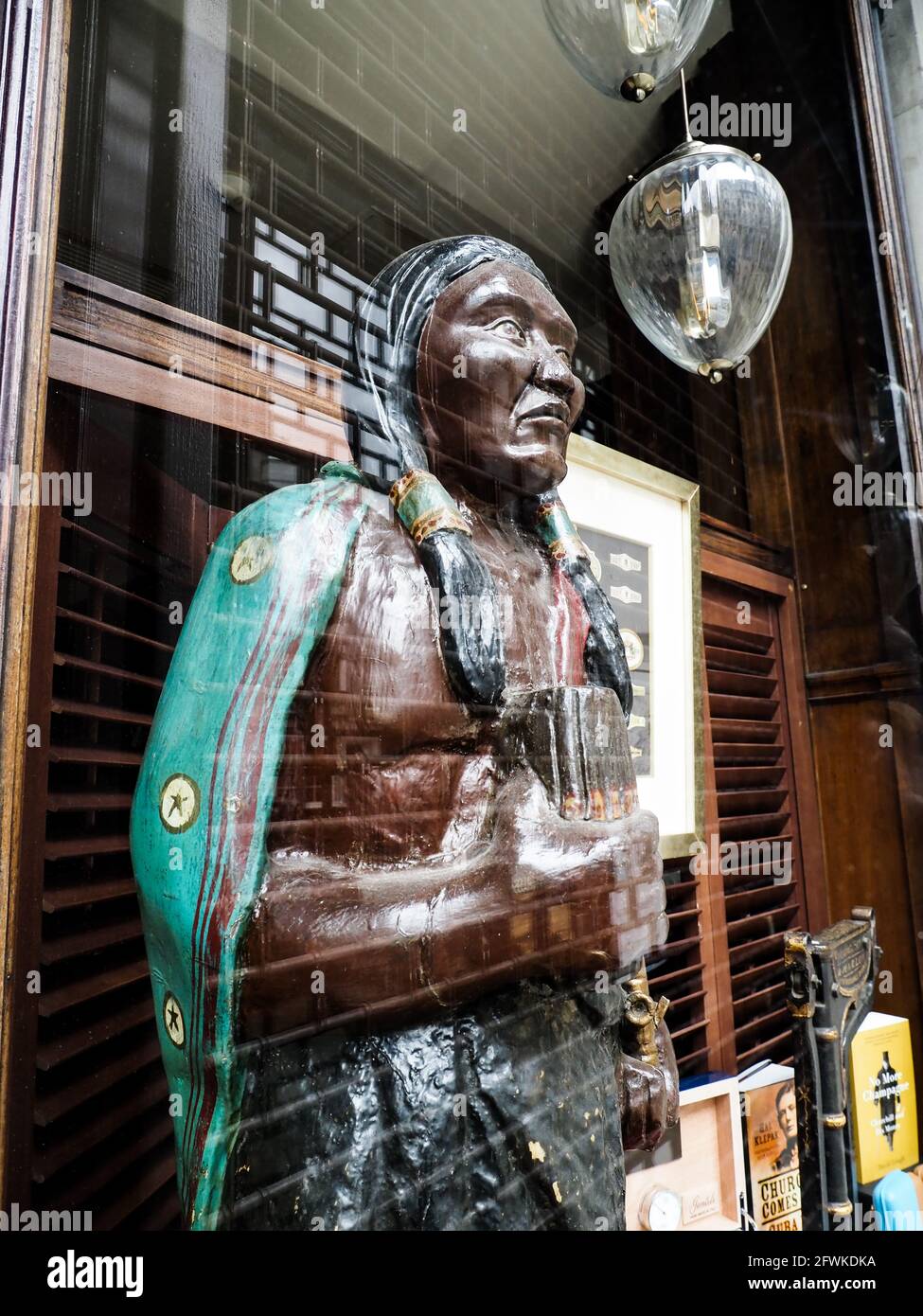 Native american tobacco shop hi-res stock photography and images - Alamy