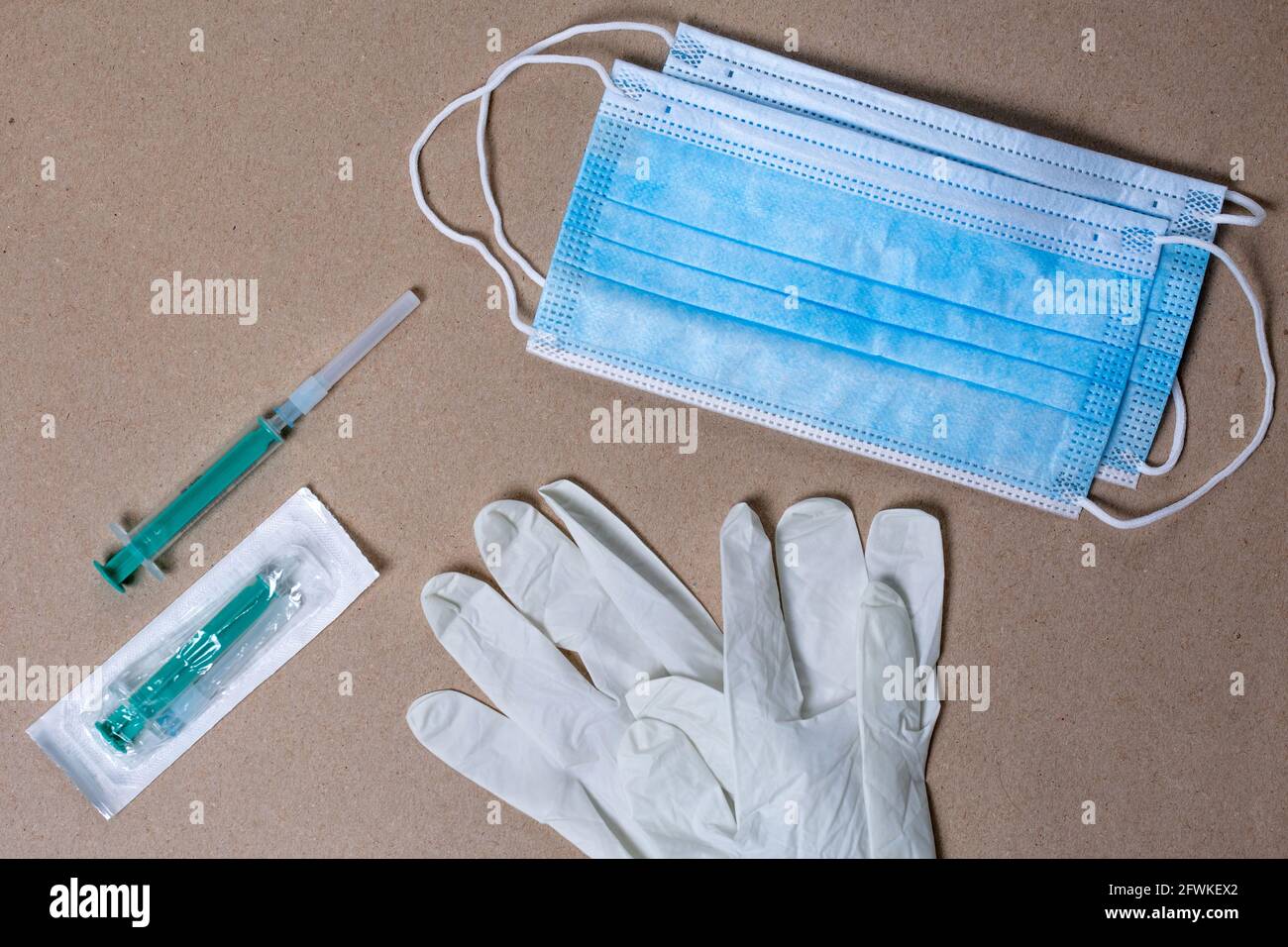 Syringe stethoscope thermometer bottle hi-res stock photography and ...