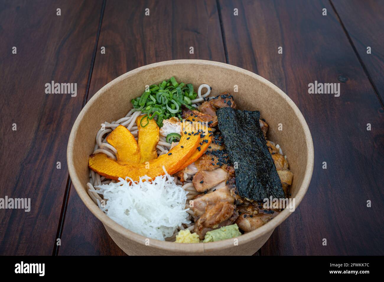 Japanese food - Soba noodles with chicken Stock Photo - Alamy