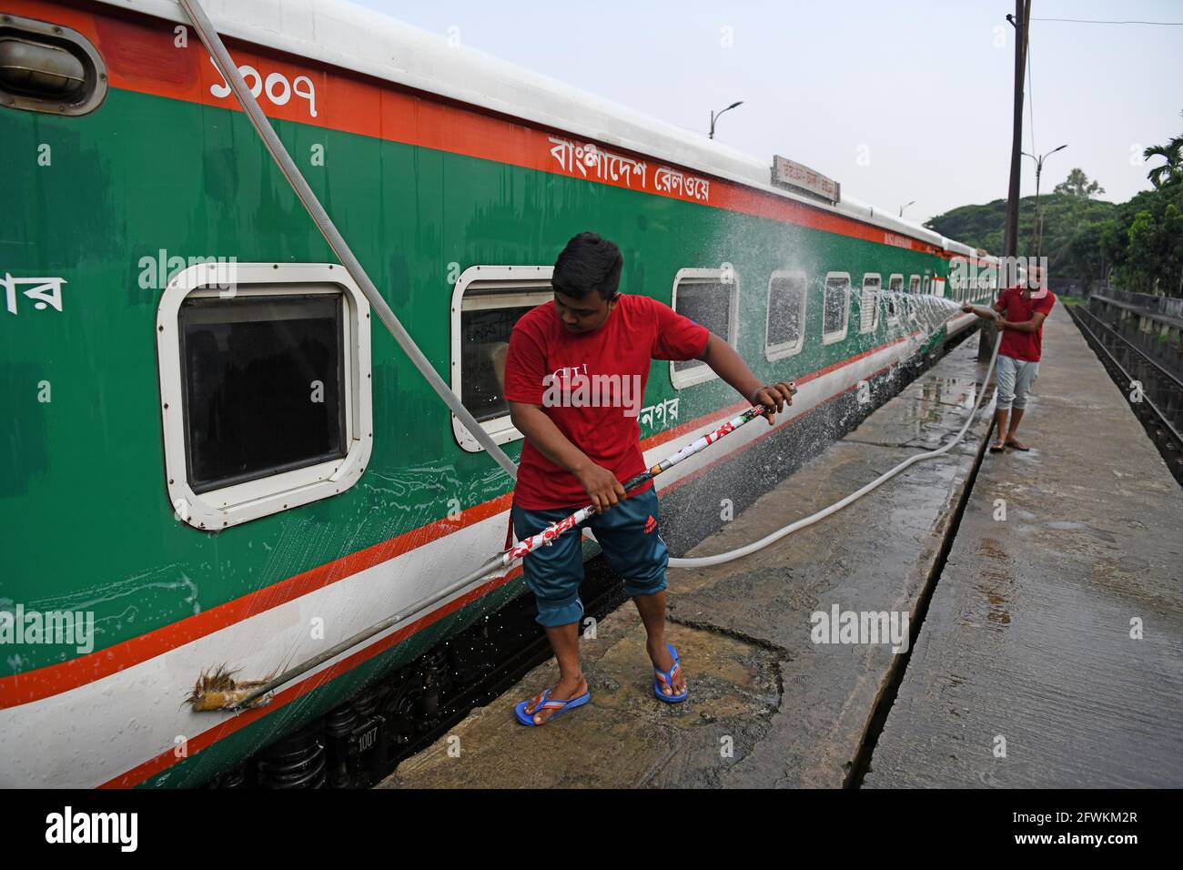 Cleaning Trains Train Railway High Resolution Stock Photography and ...