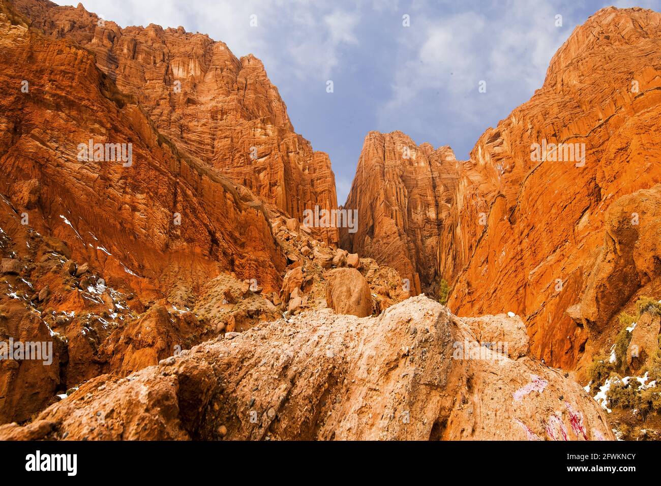 Xinjiang kuqa grand canyon scenery Stock Photo - Alamy