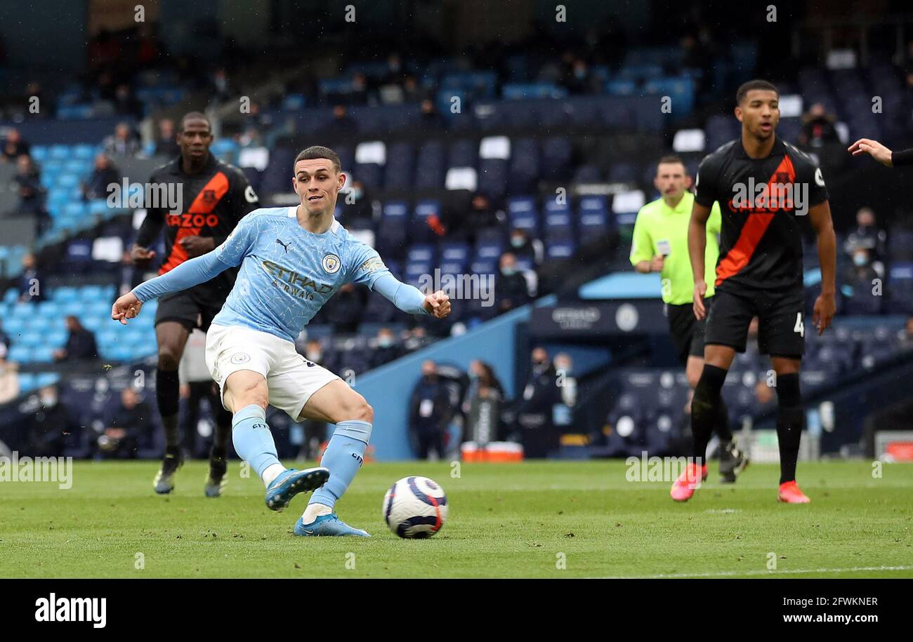 Manchester City's Phil Foden scores their side's third goal of the game ...