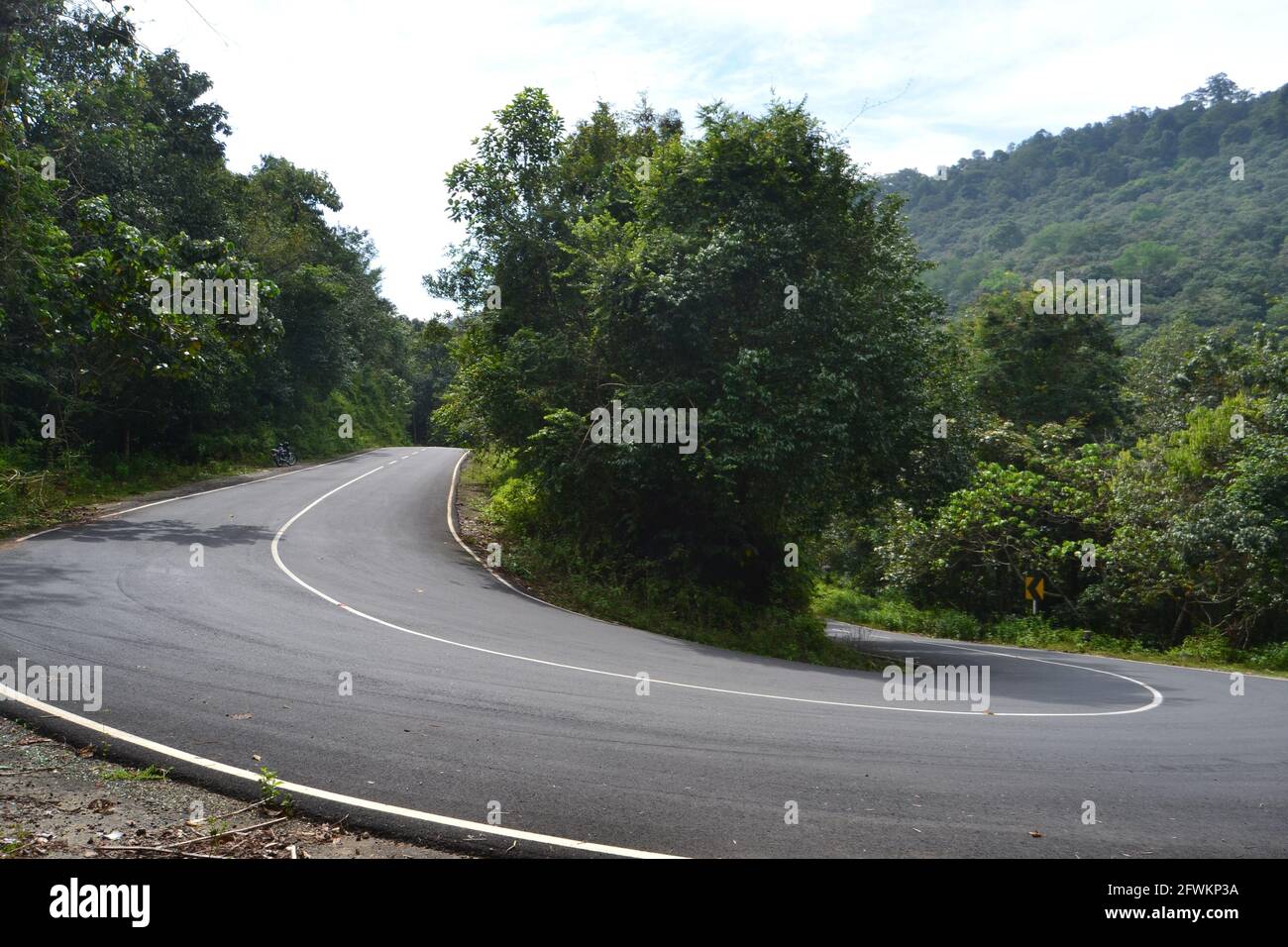 Curved mountain roads hi-res stock photography and images - Alamy