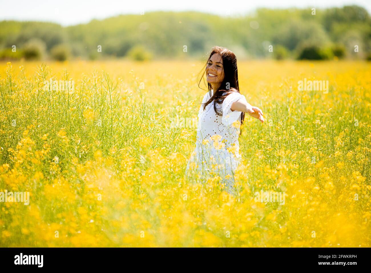 Pretty woman in beautiful scenery hi-res stock photography and images - Alamy