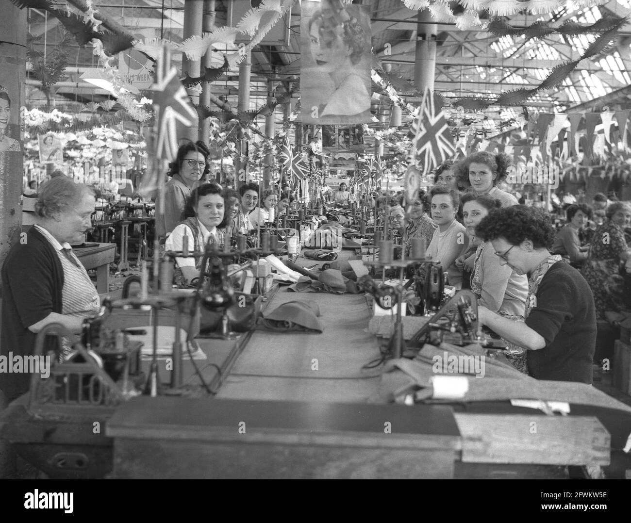 1950s historical female factory workers Black and White Stock Photos ...