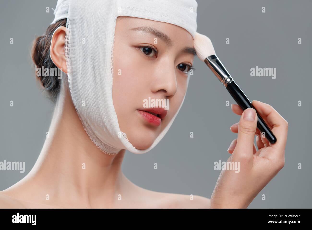 Physical makeup hi-res stock photography and images - Alamy