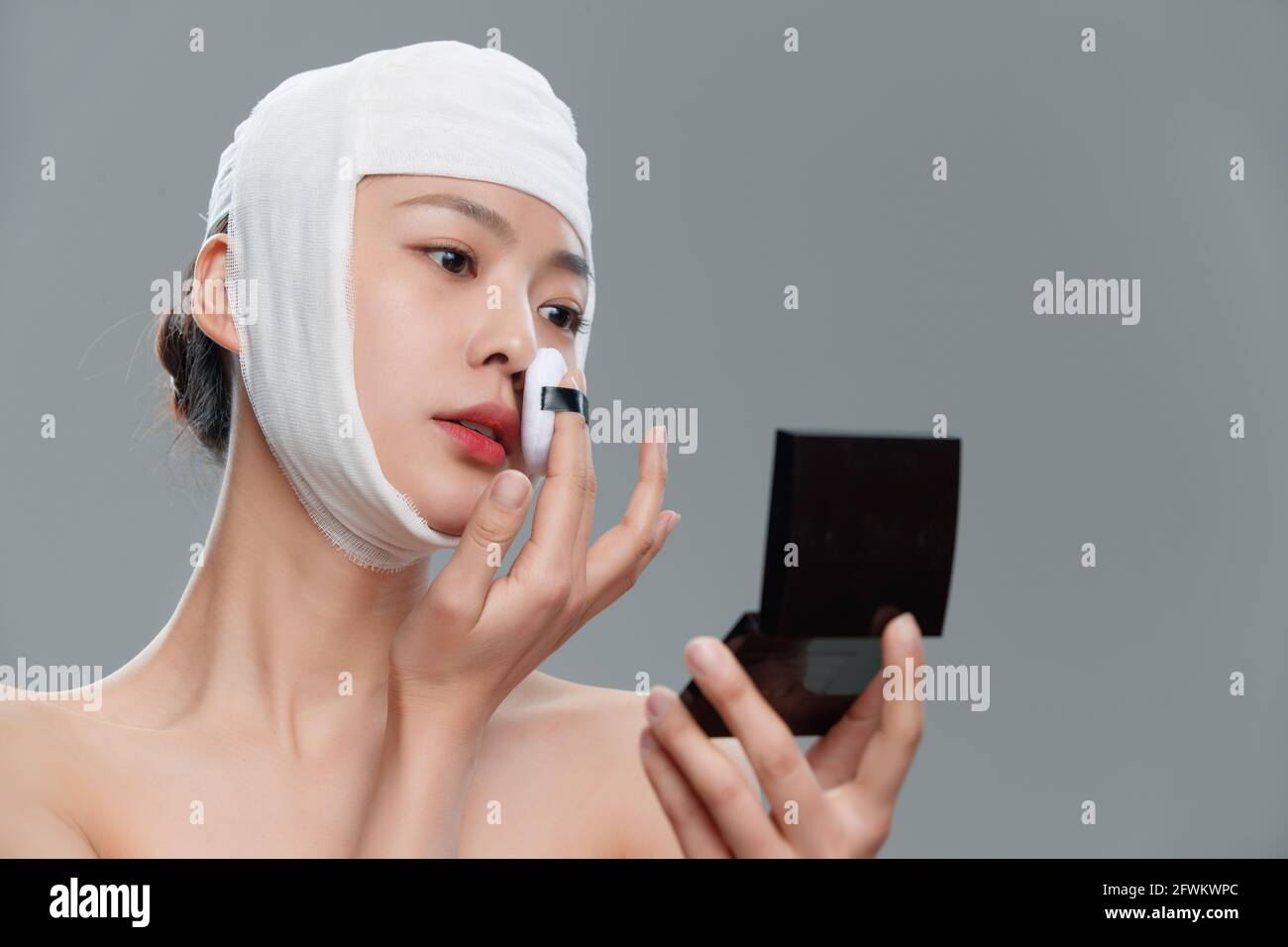 Physical makeup hi-res stock photography and images - Alamy