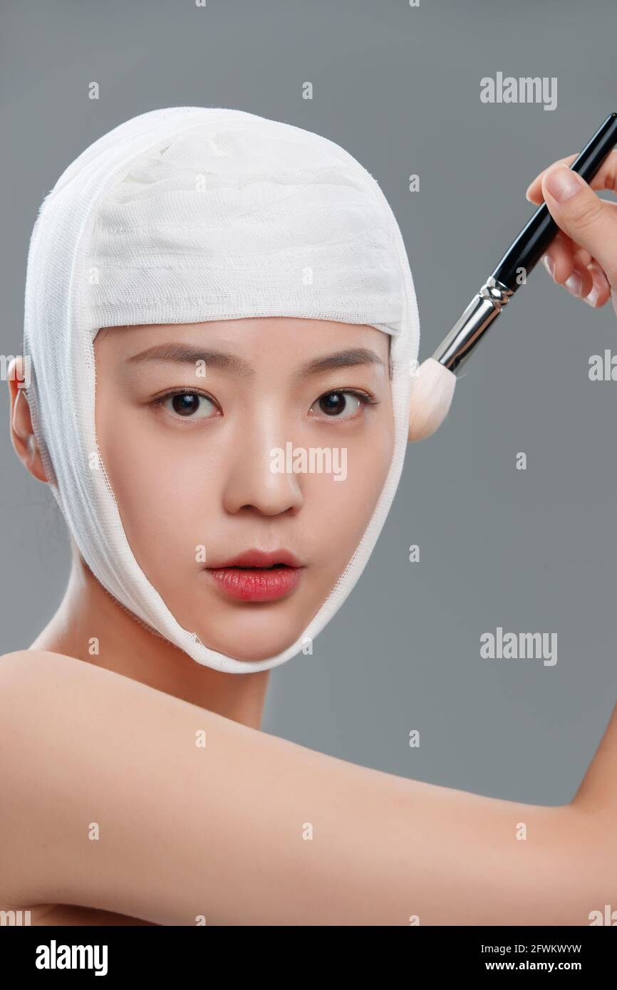 Physical makeup hi-res stock photography and images - Alamy