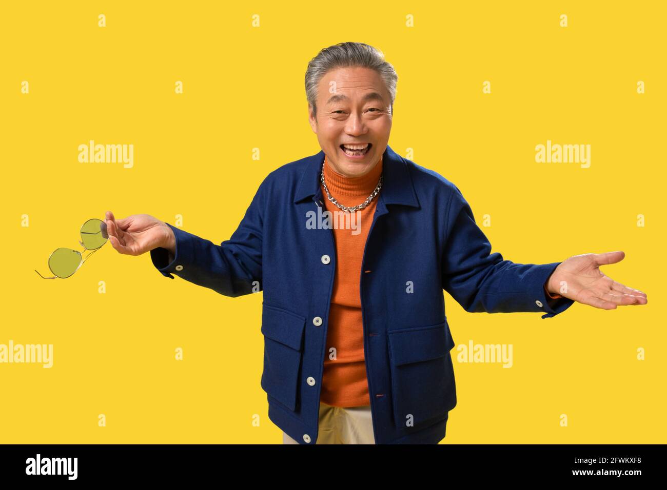 Happy old man with glasses Stock Photo - Alamy