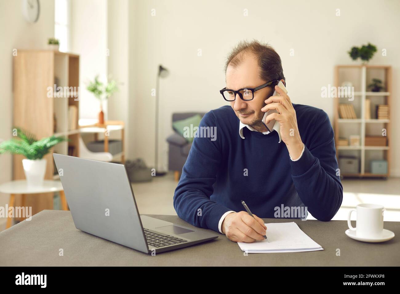Phone call writing paperwork hi-res stock photography and images - Alamy