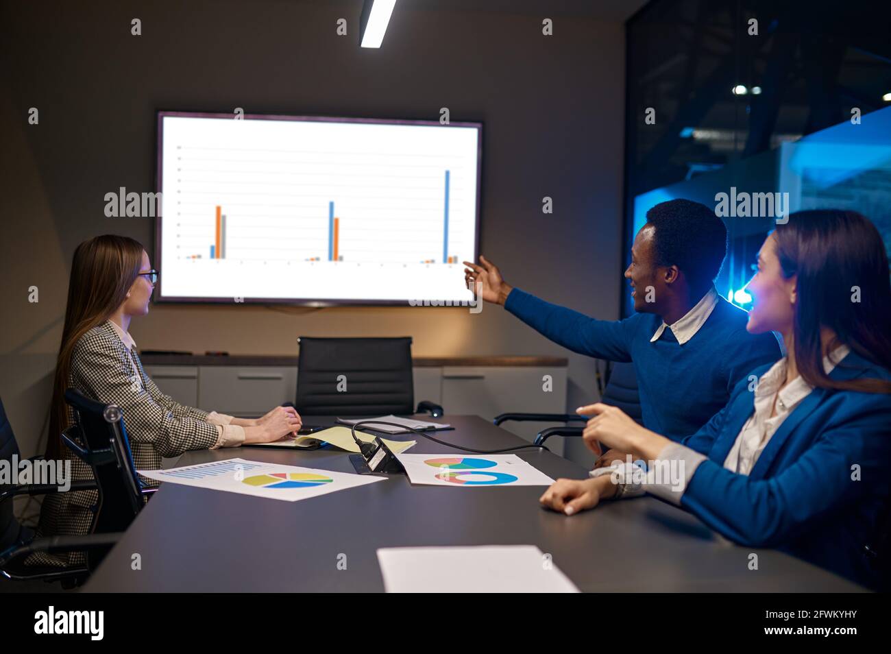 Businessman using green screen presentation hi-res stock photography ...