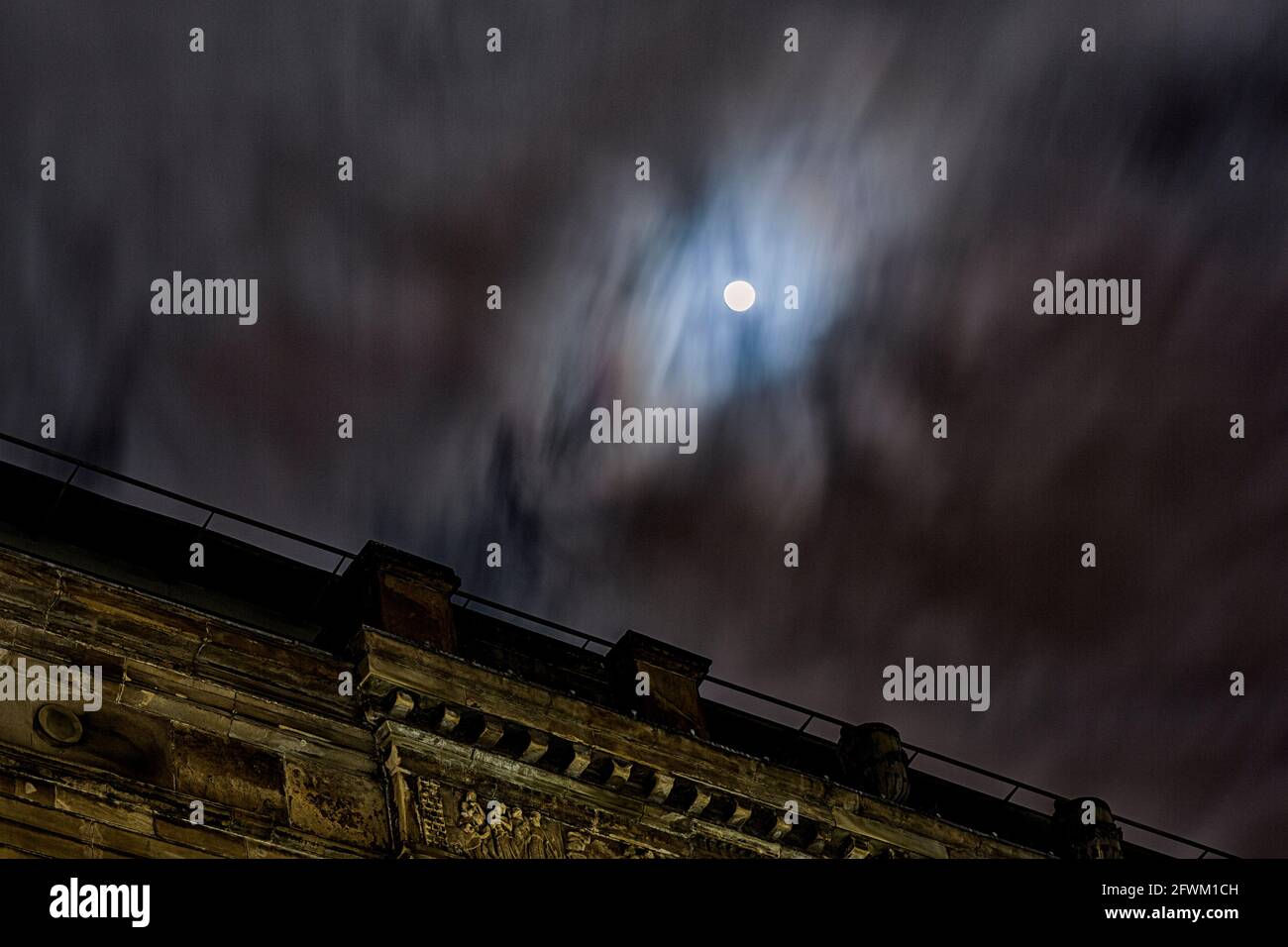 Buildings sky moon hi-res stock photography and images - Alamy