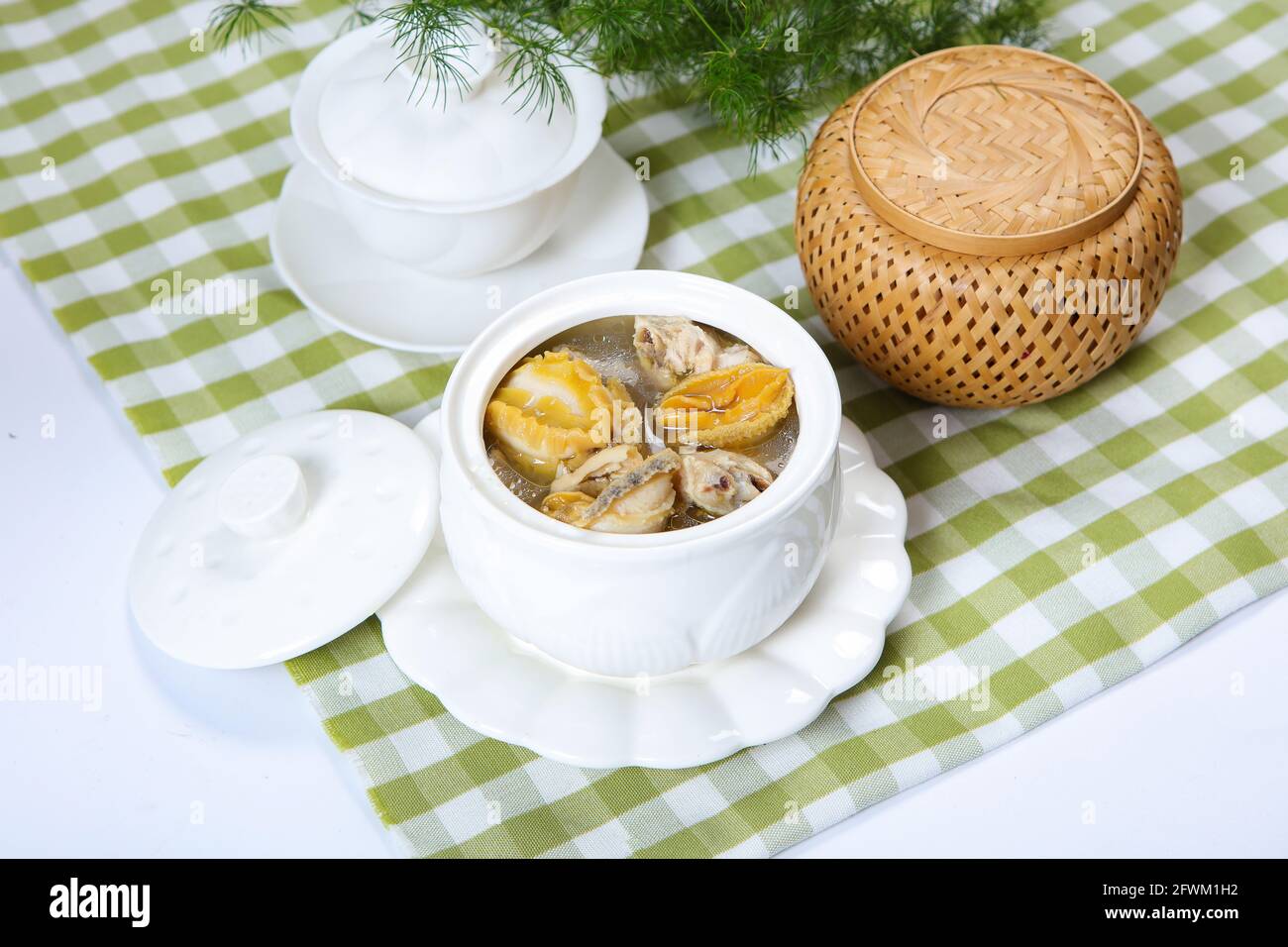 Abalone in clay pot chicken Stock Photo - Alamy