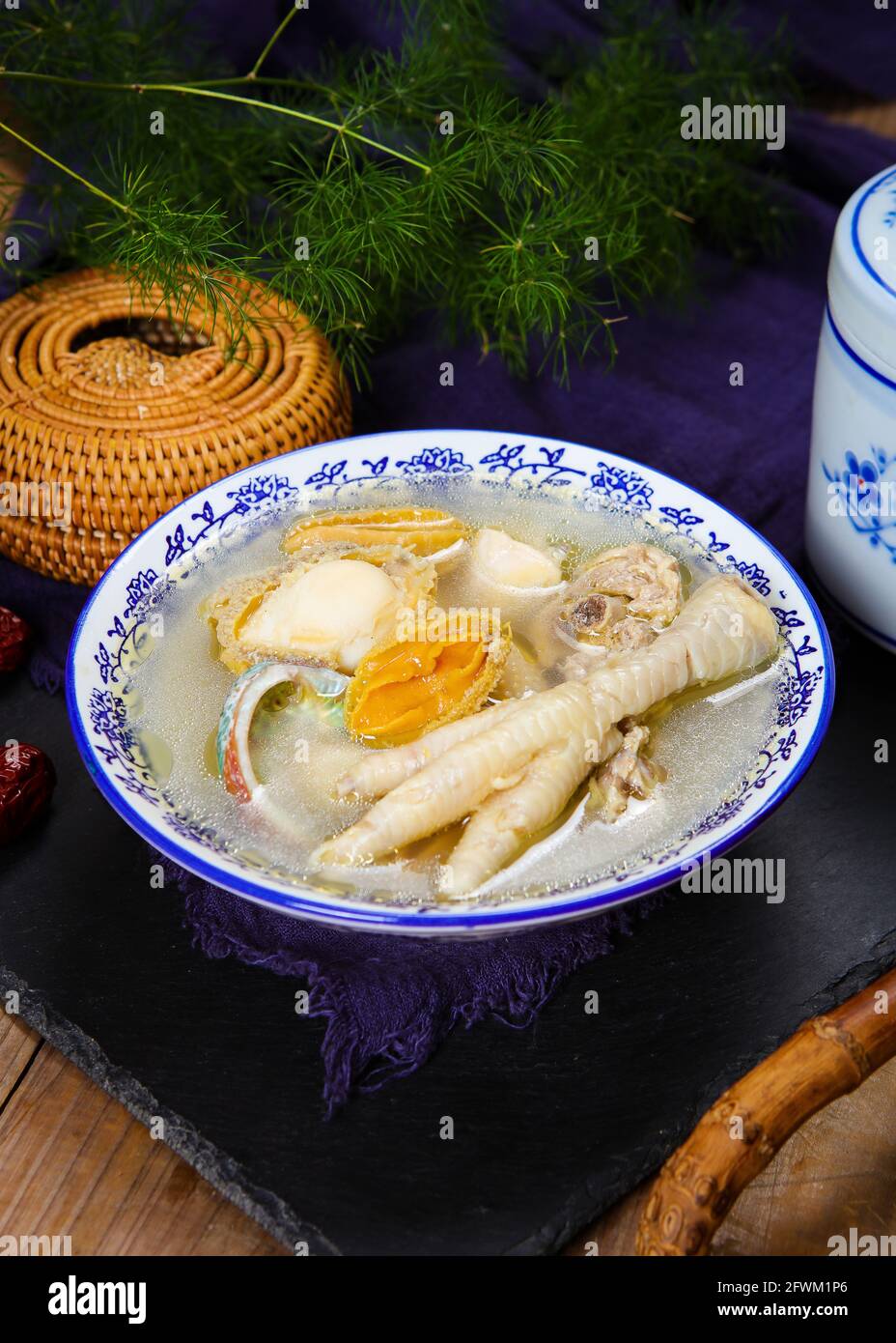 Abalone in clay pot chicken Stock Photo - Alamy