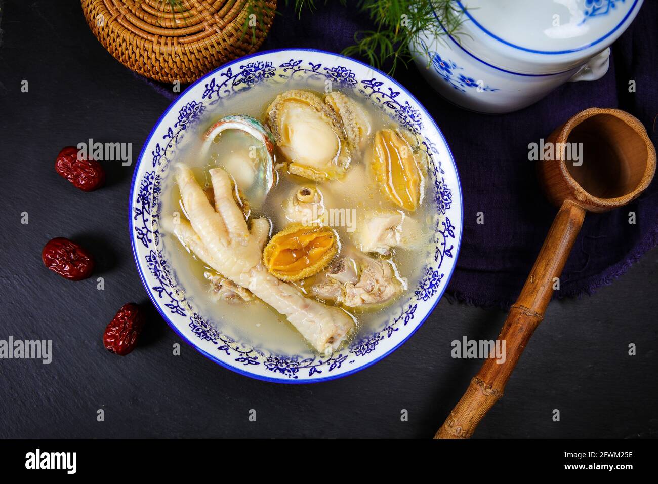 Abalone in clay pot chicken Stock Photo - Alamy