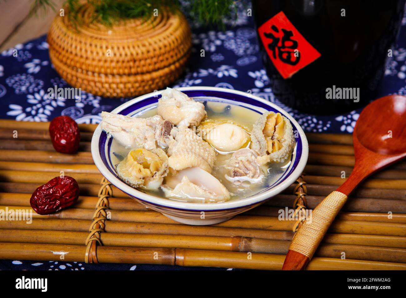 Abalone in clay pot chicken Stock Photo - Alamy