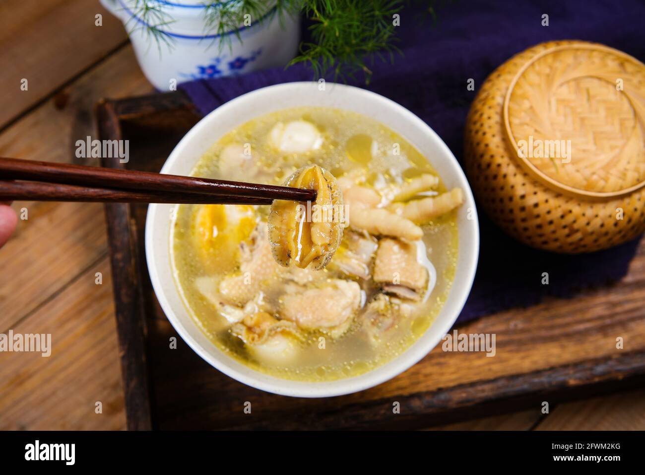 Abalone in clay pot chicken Stock Photo - Alamy