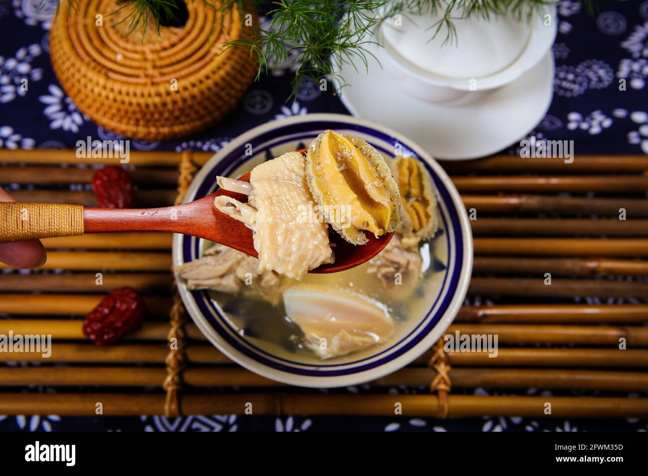 Abalone in clay pot chicken Stock Photo - Alamy