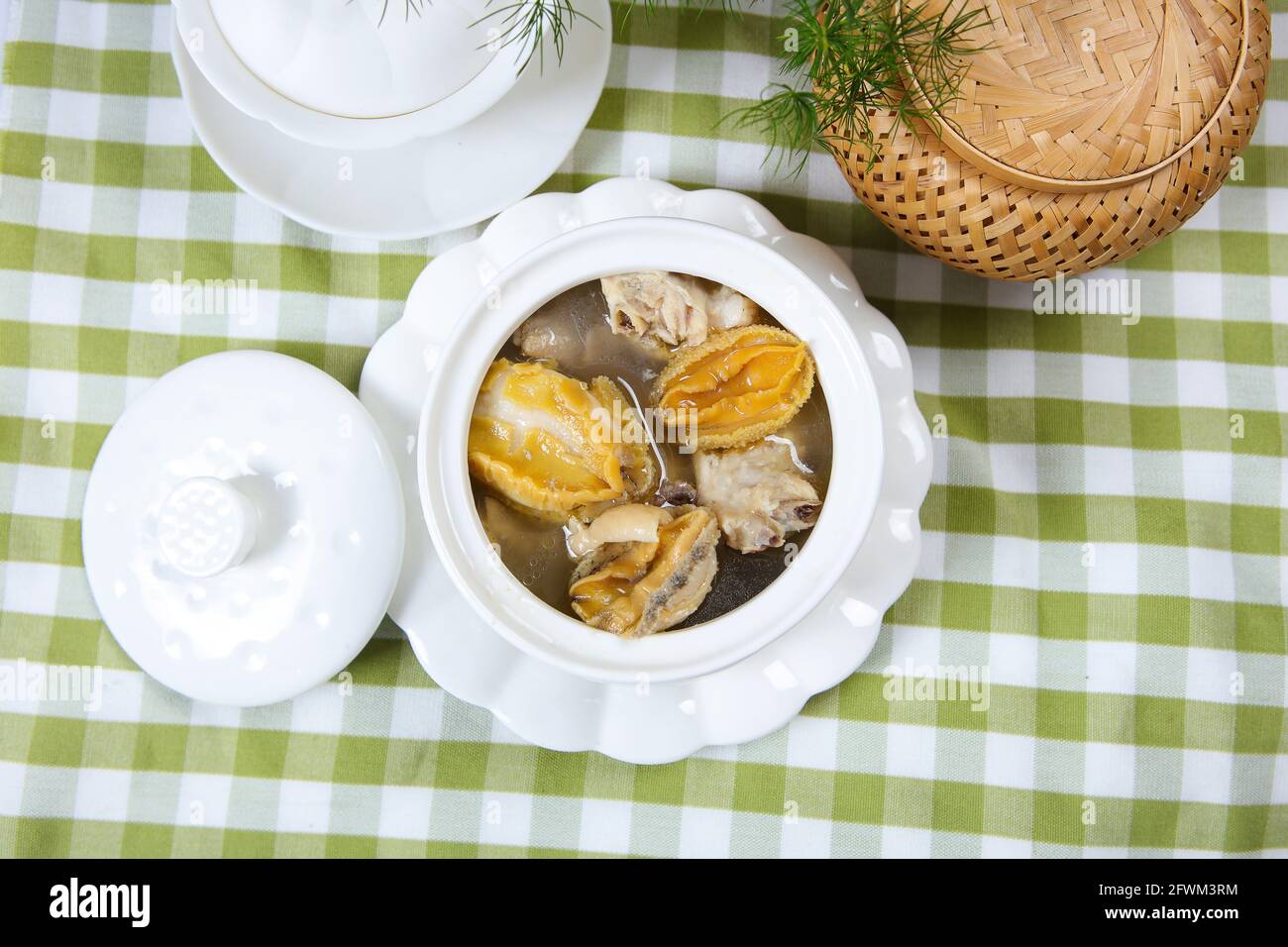 Abalone in clay pot chicken Stock Photo - Alamy