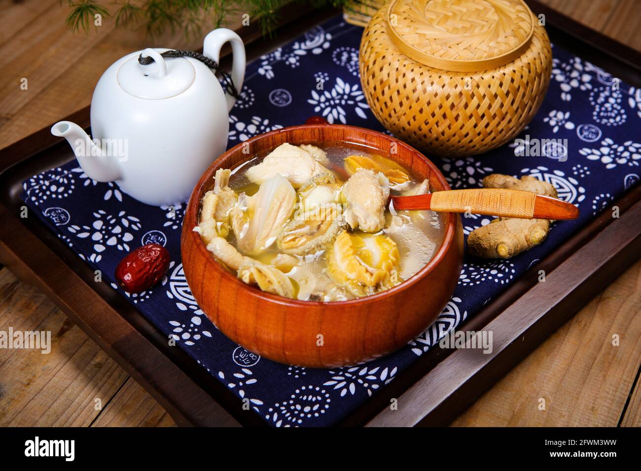 Clay pot wildlife hi-res stock photography and images - Alamy