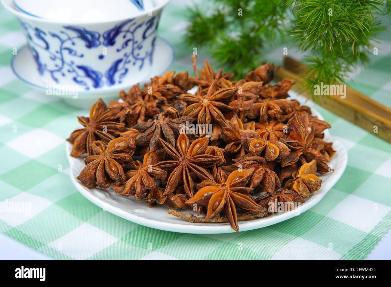 Octagon spice hi-res stock photography and images - Alamy