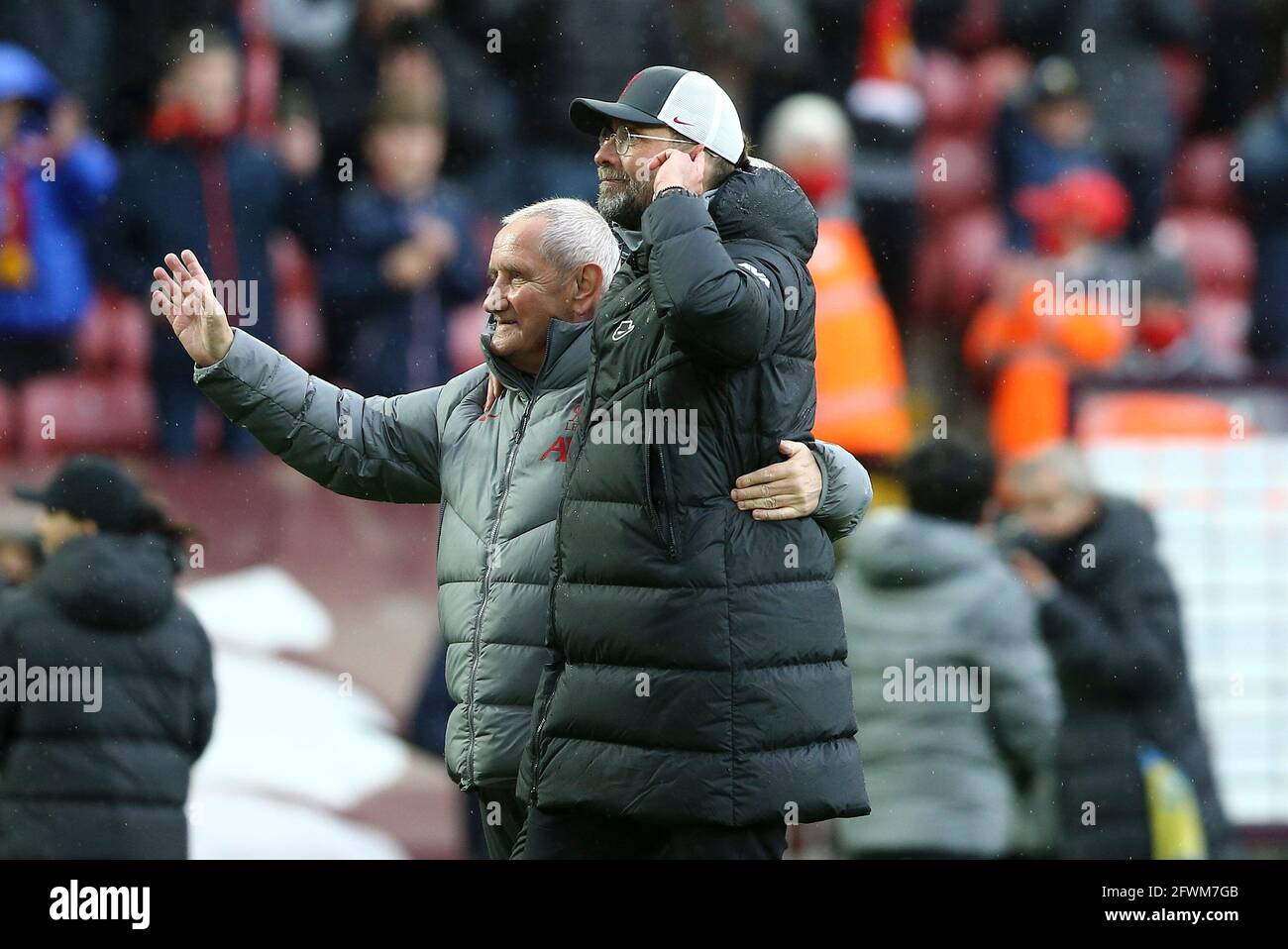 Crystal palace football kit hi-res stock photography and images - Alamy