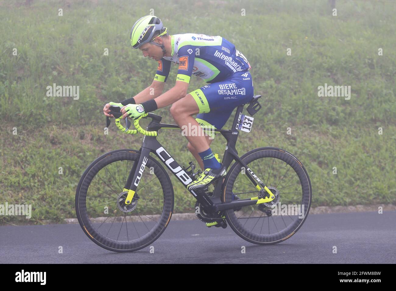Giro e hi-res stock photography and images - Alamy