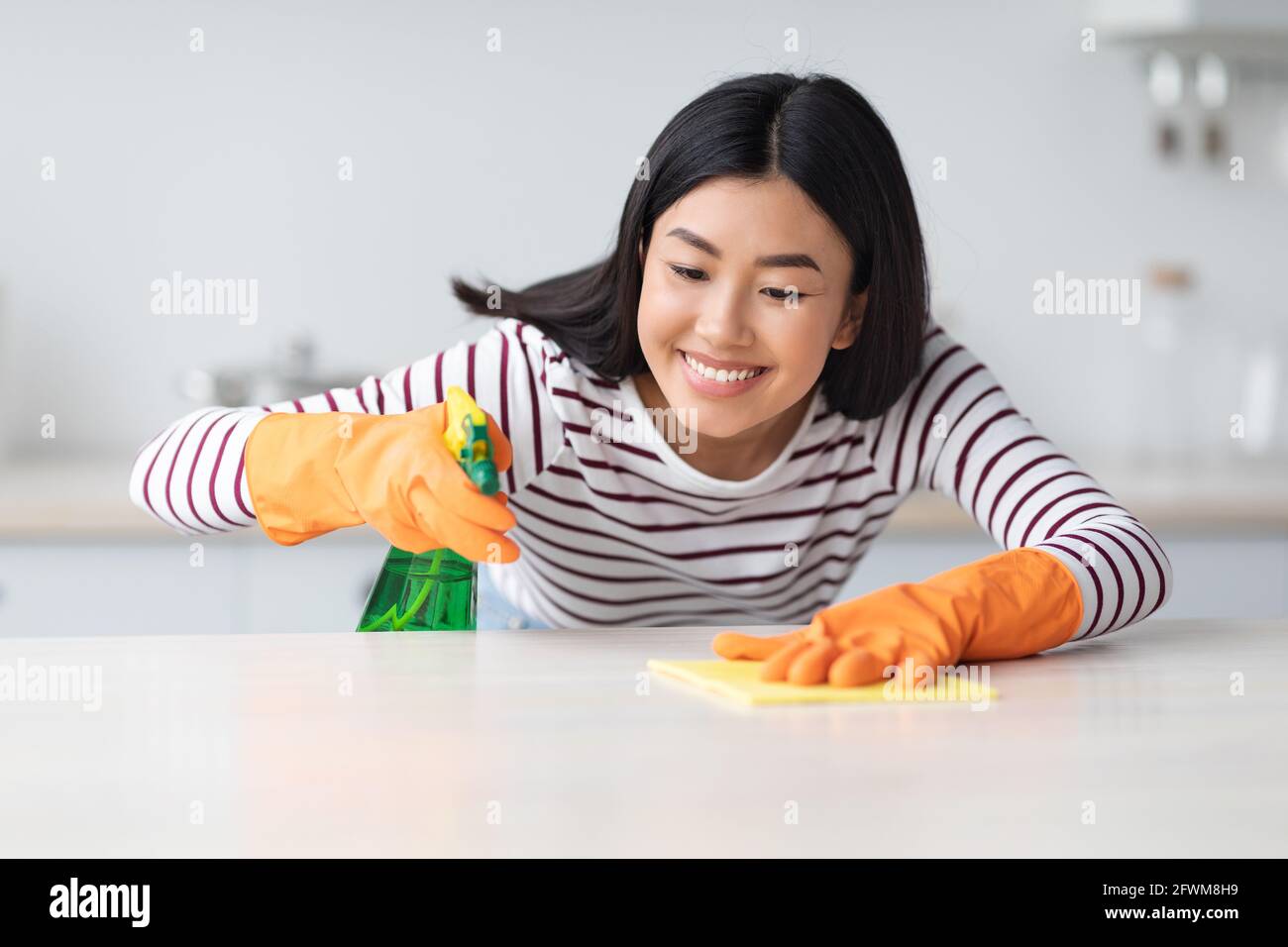 Chinese Cleaning Lady High Resolution Stock Photography and Images - Alamy