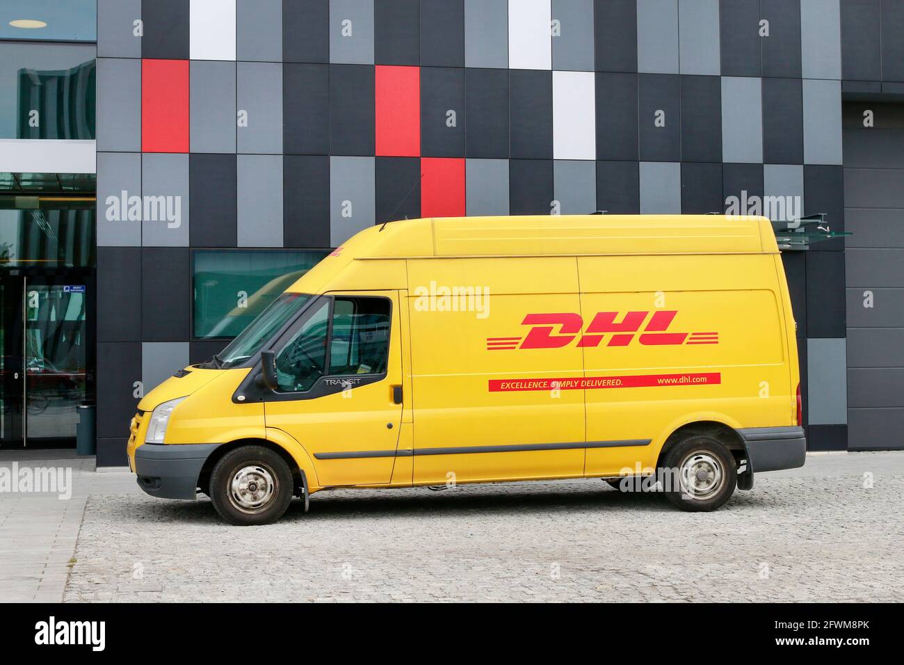 Yellow dhl car hi-res stock photography and images - Alamy