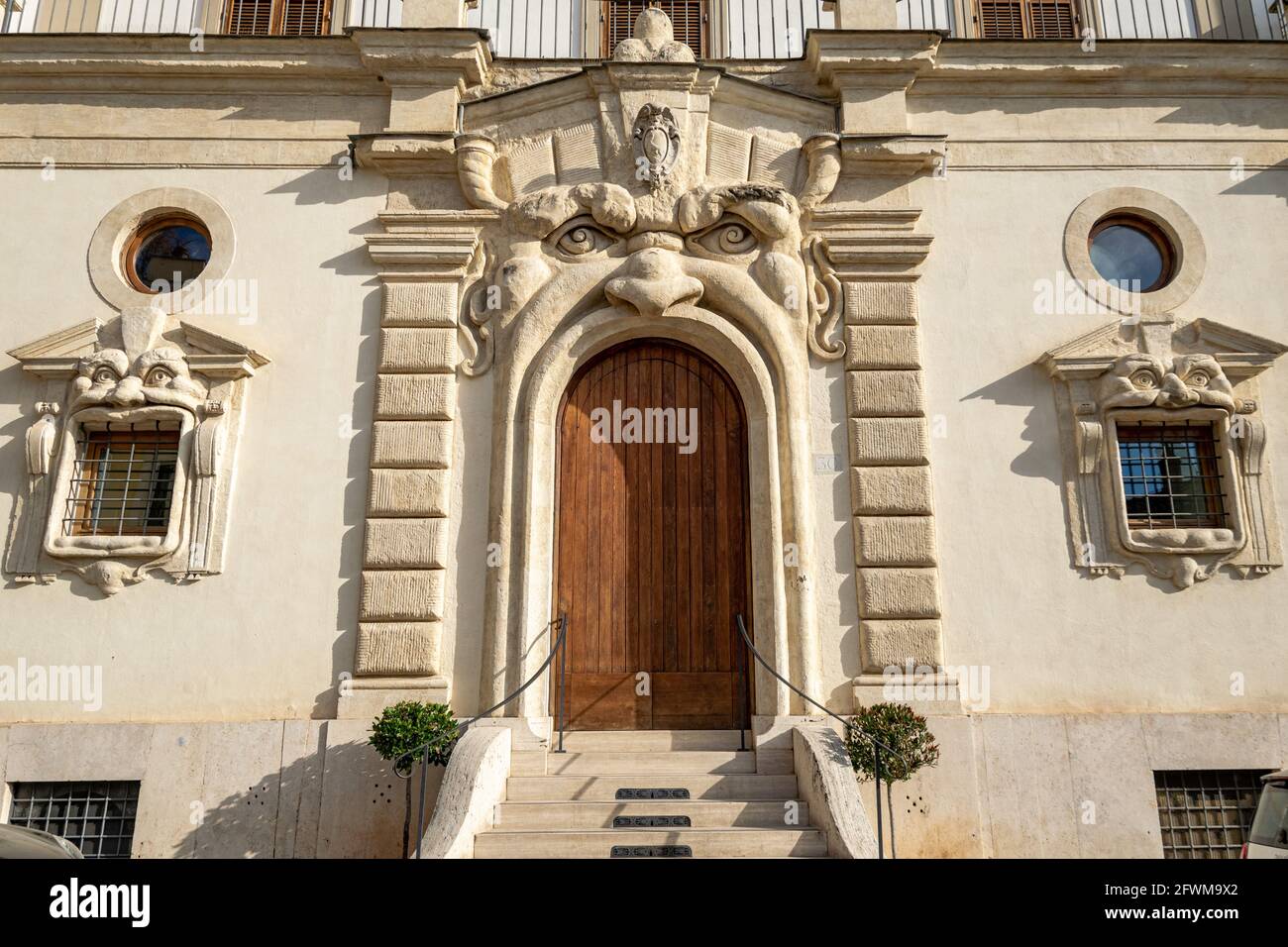 Faces in windows hi-res stock photography and images - Alamy