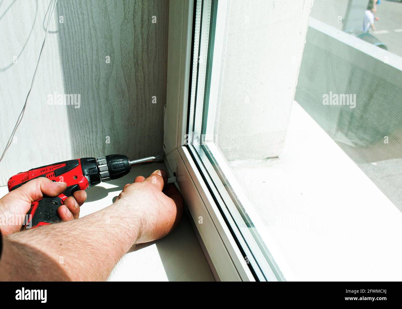 Window blinds installation process. Male hands close up Stock Photo - Alamy