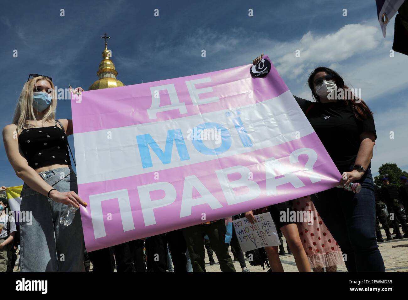 Non Exclusive: KYIV, UKRAINE - MAY 22, 2021 - Demonstrators hold a ...