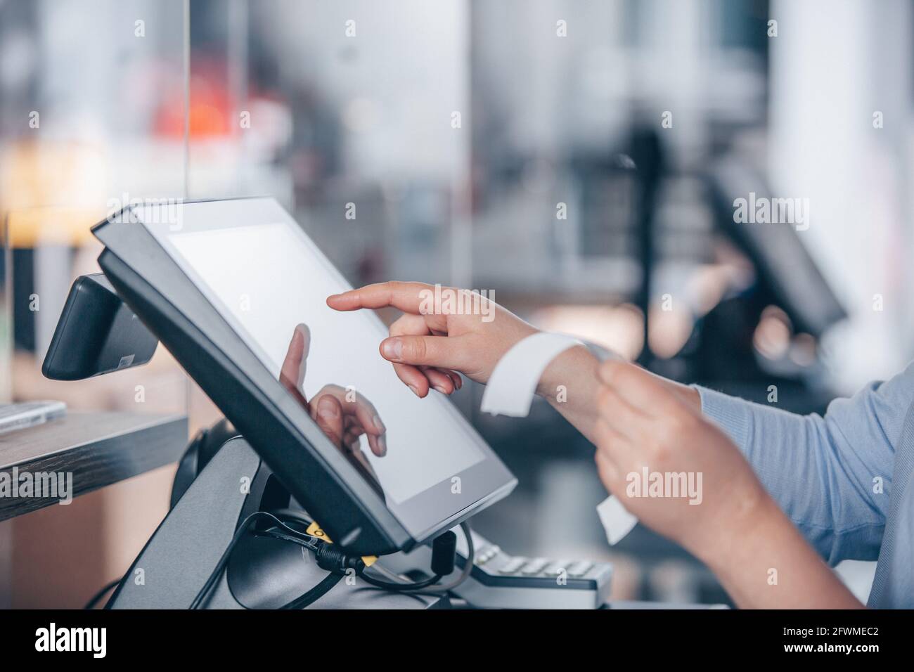 Atm counter hi-res stock photography and images - Alamy