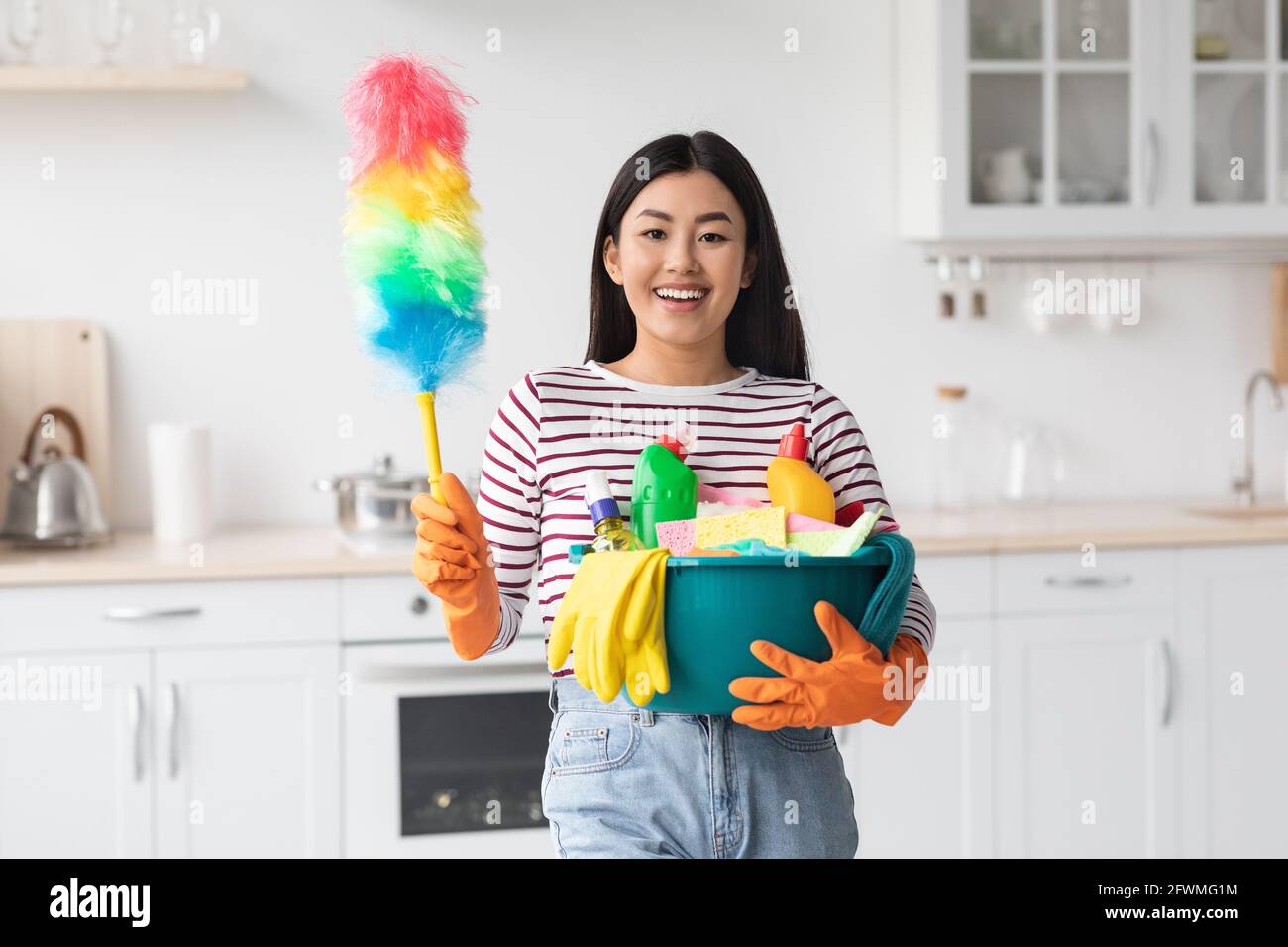 Chinese cleaning lady hi-res stock photography and images - Alamy