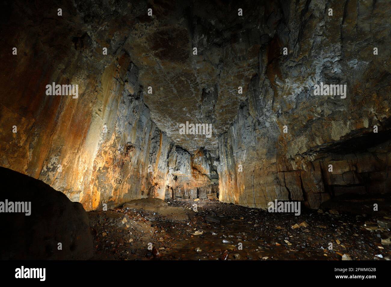 Underground caves yorkshire hi-res stock photography and images - Alamy