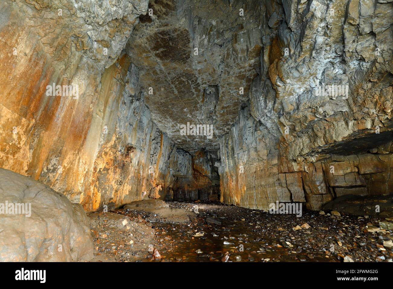 Underground caves yorkshire hi-res stock photography and images - Alamy