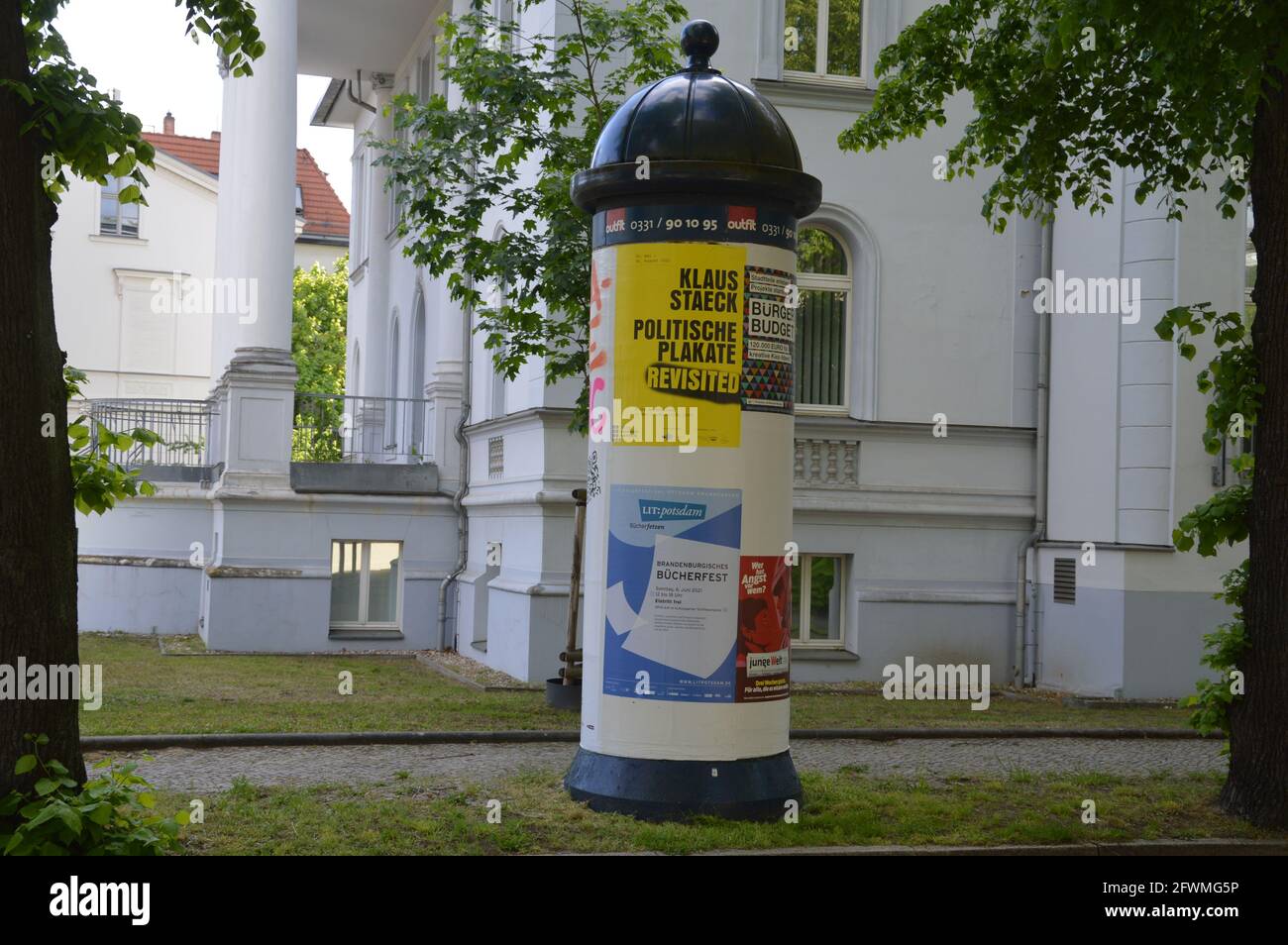 Advertising column hi-res stock photography and images - Alamy