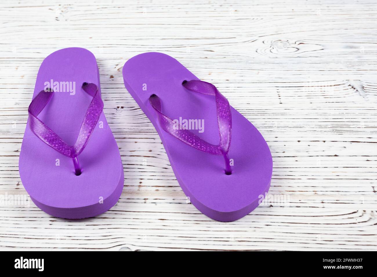 Purple beach day flip hi-res stock photography and images - Alamy