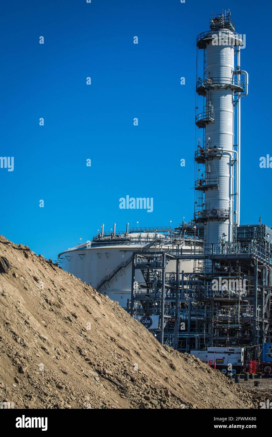 Oil refinery, industrial workers Stock Photo - Alamy