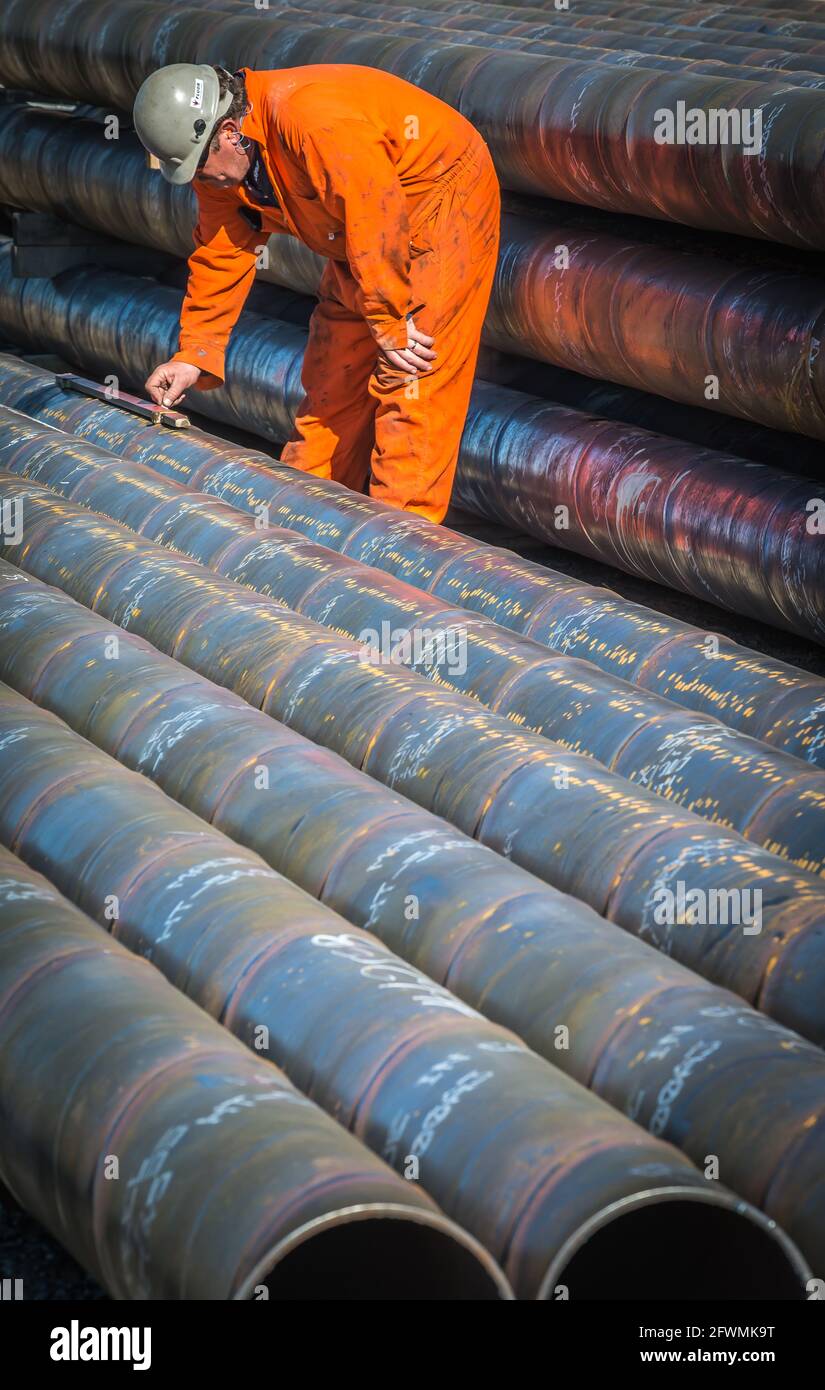 Oil refinery, industrial workers Stock Photo - Alamy