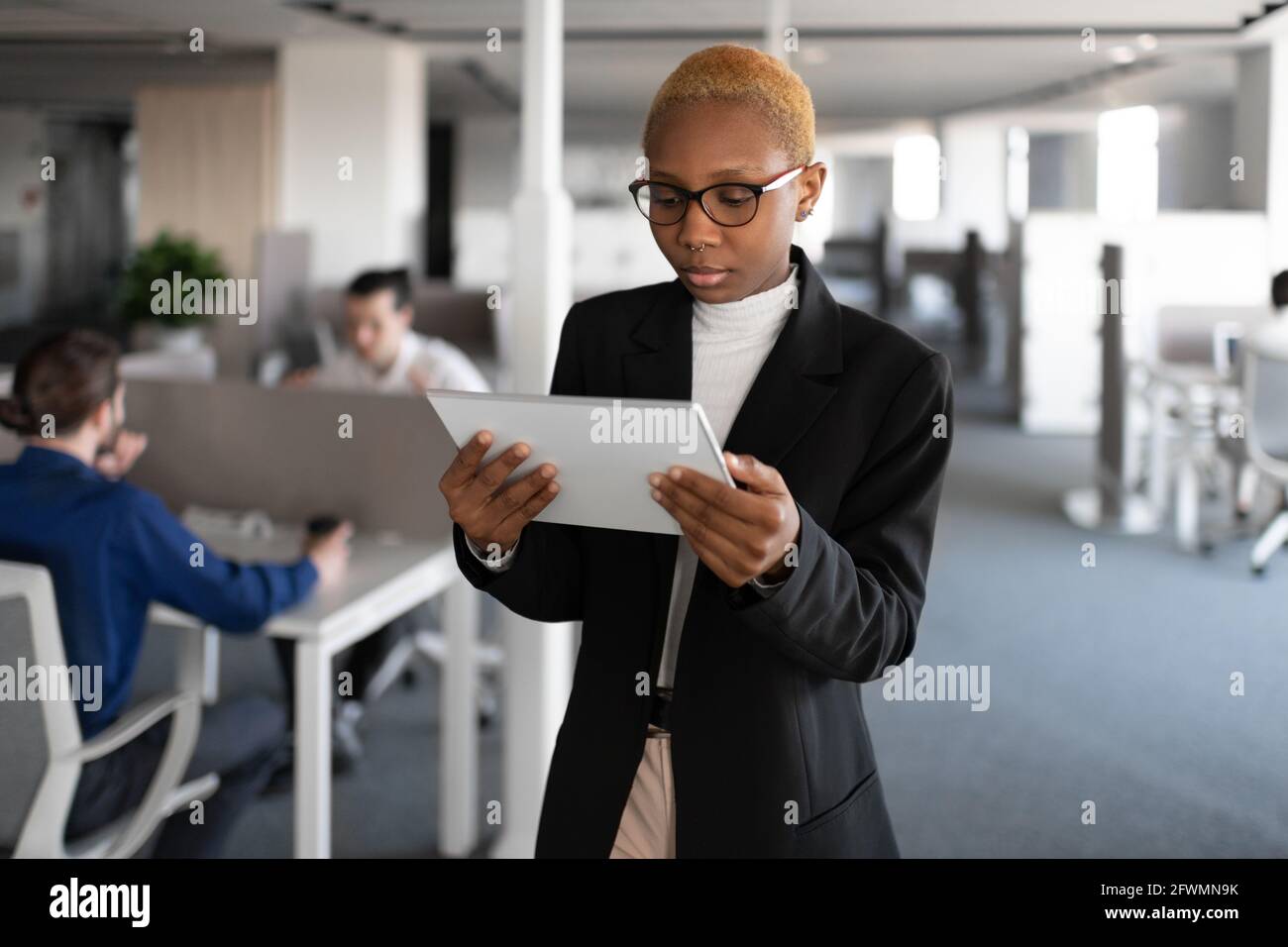 Black female project manager hi-res stock photography and images - Alamy