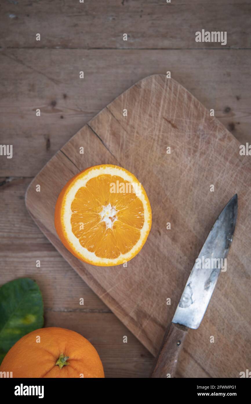 Juicy orange knife hi-res stock photography and images - Alamy