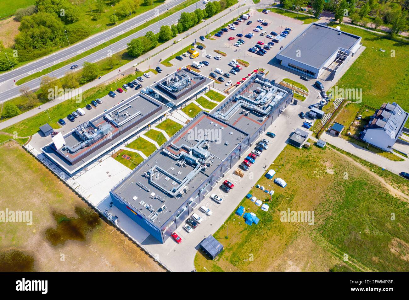 Shopping mall parking lot hi-res stock photography and images - Alamy