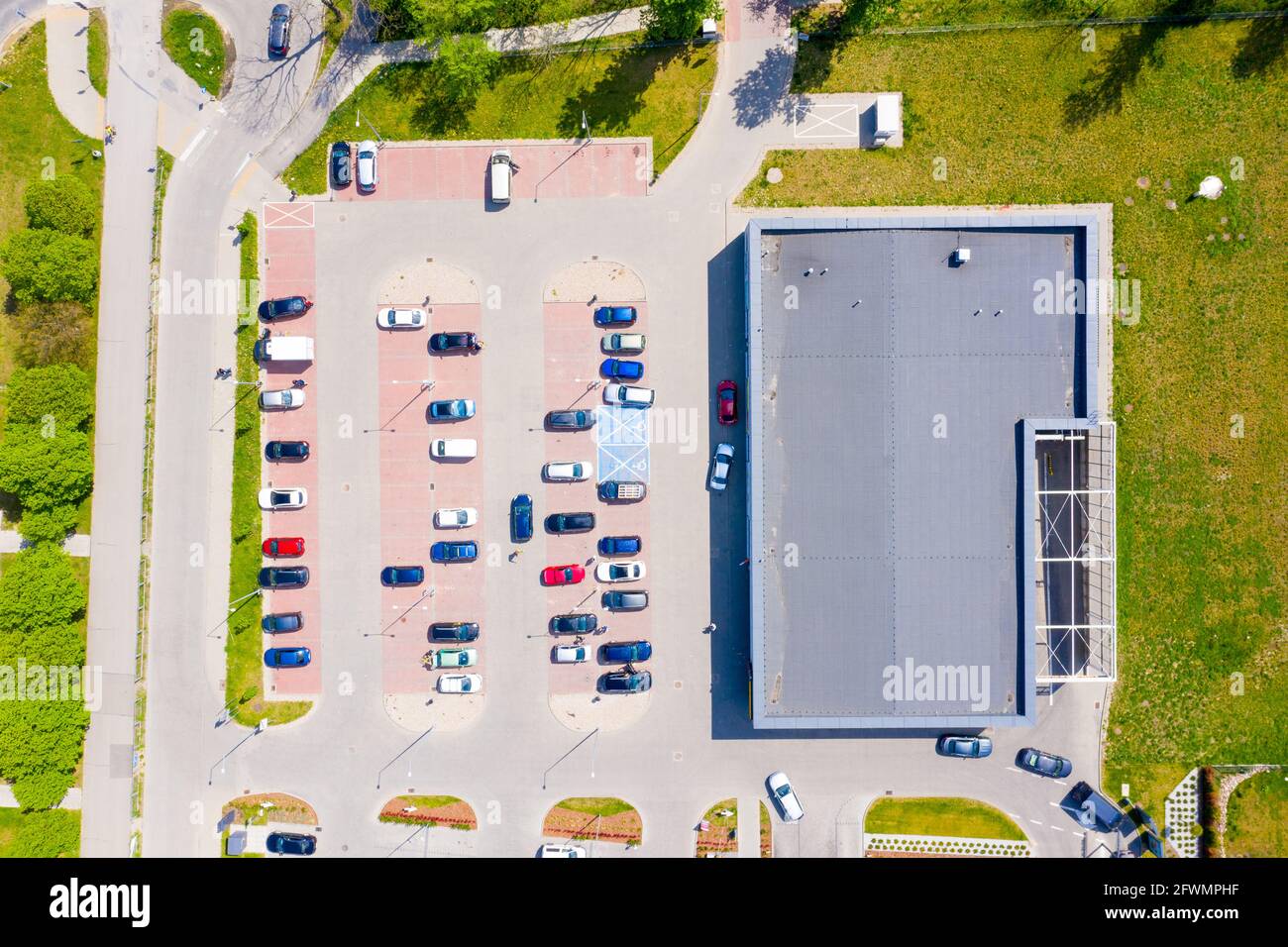 Shopping mall parking lot hi-res stock photography and images - Alamy