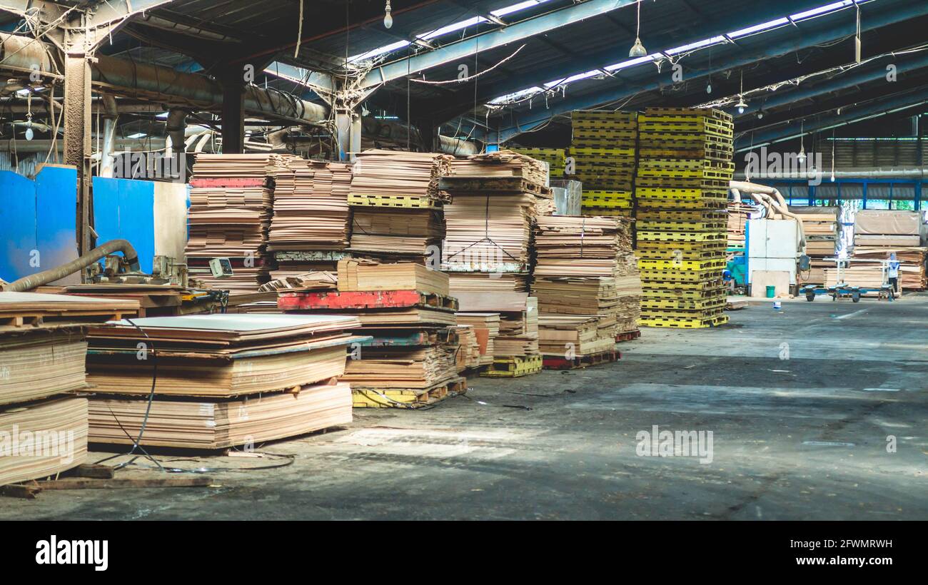 stack of plywood ready to be shipped Stock Photo - Alamy