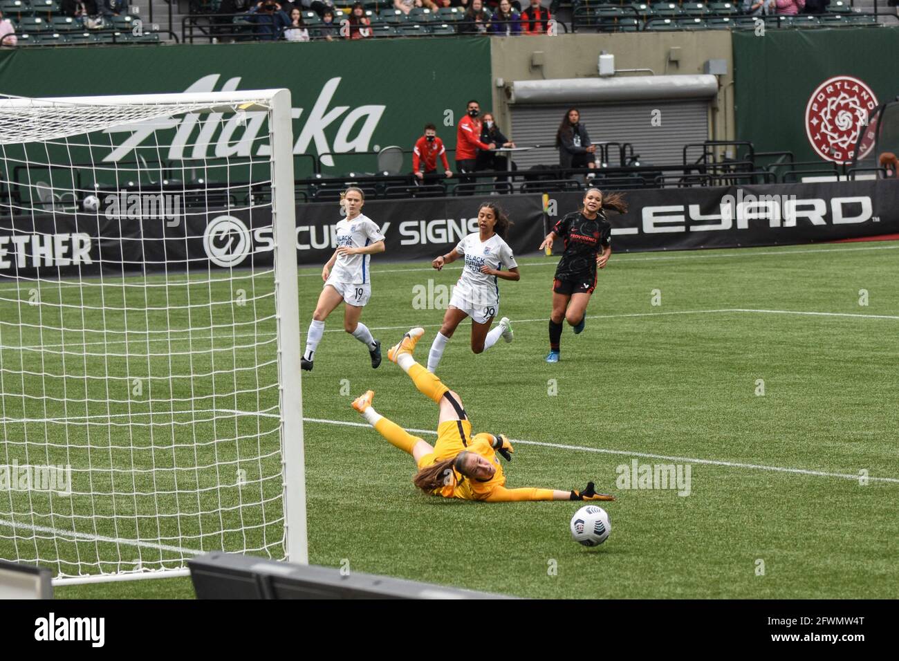 Womens football national league north hi-res stock photography and ...