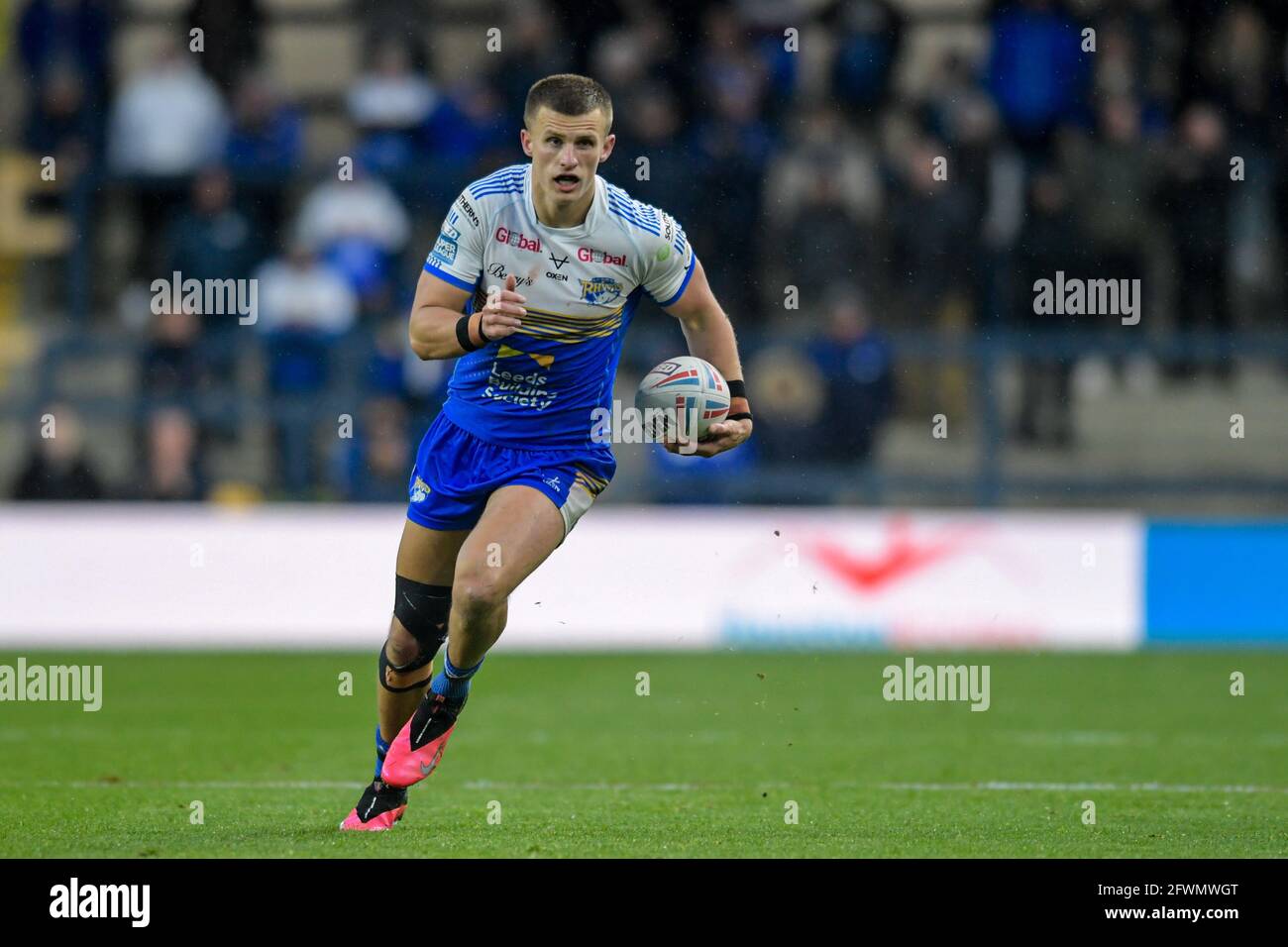 Leeds rhinos ash handley hull fc hi-res stock photography and images ...