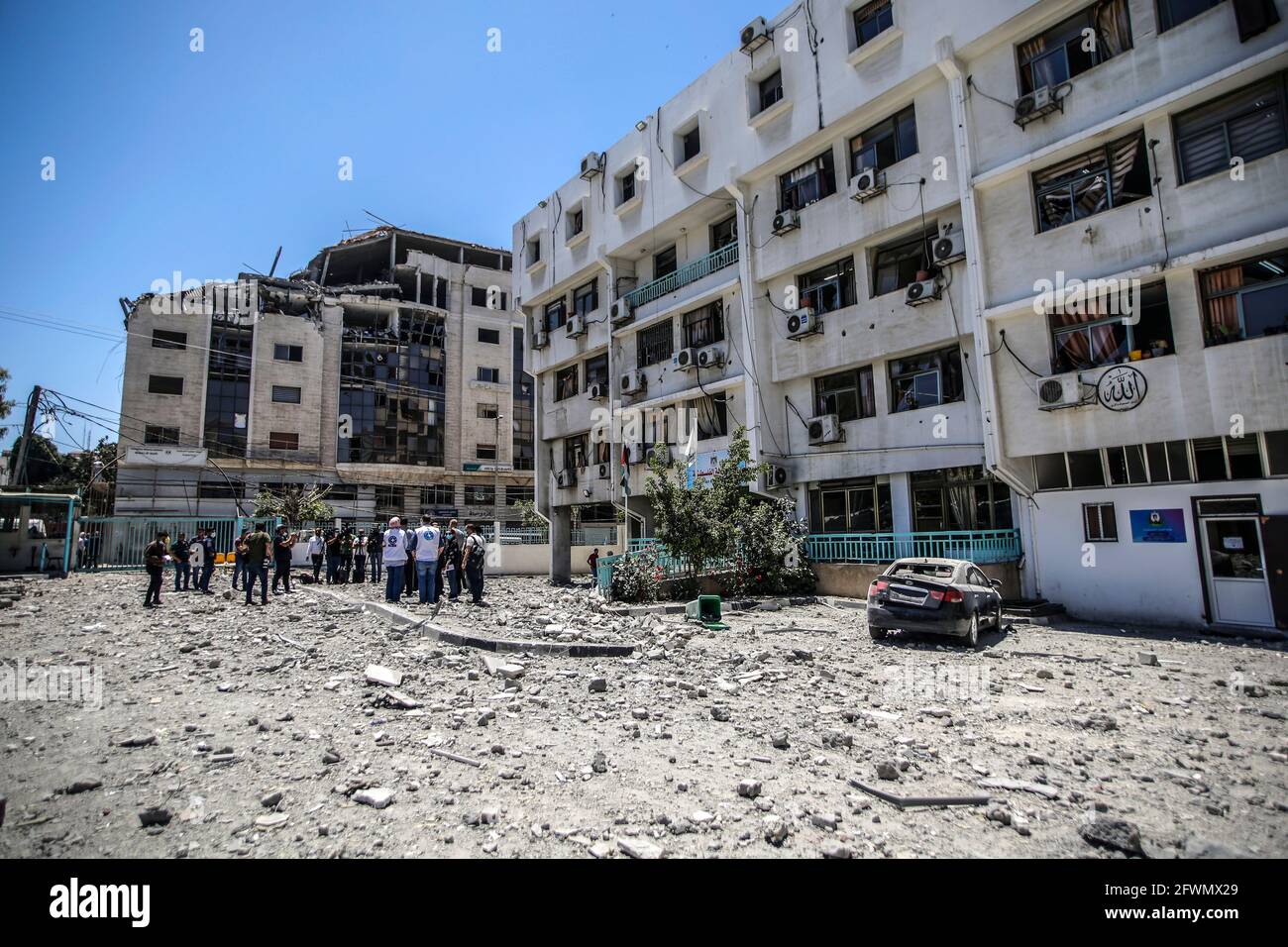 Gaza City, The Gaza Strip, Palestine. 23rd May, 2021. Palestinians look ...