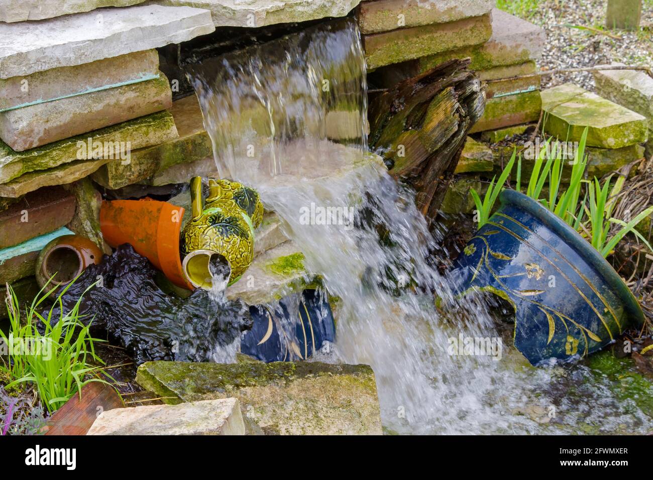 Garden waterfall feature hi-res stock photography and images - Alamy