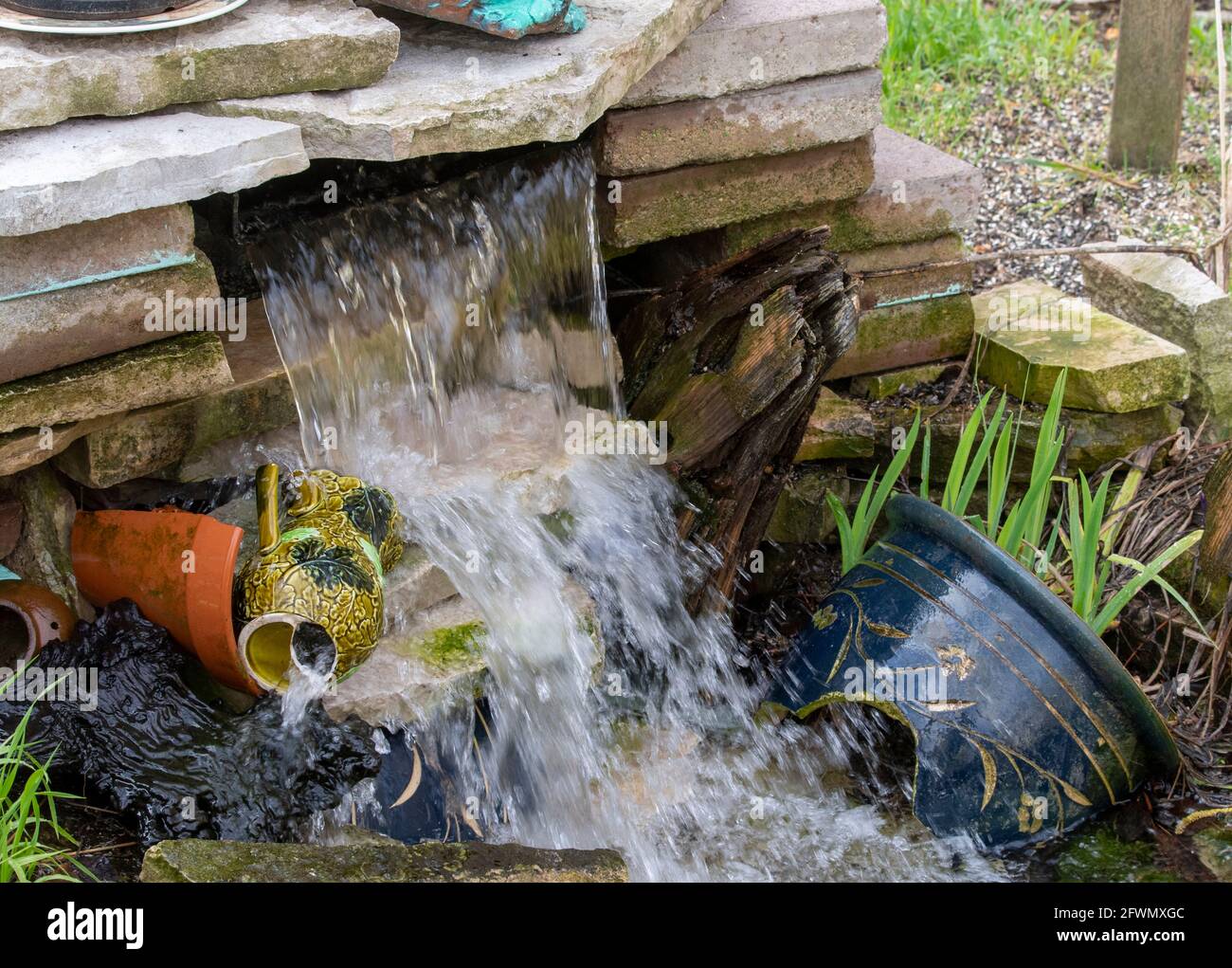 Garden waterfall feature hi-res stock photography and images - Alamy